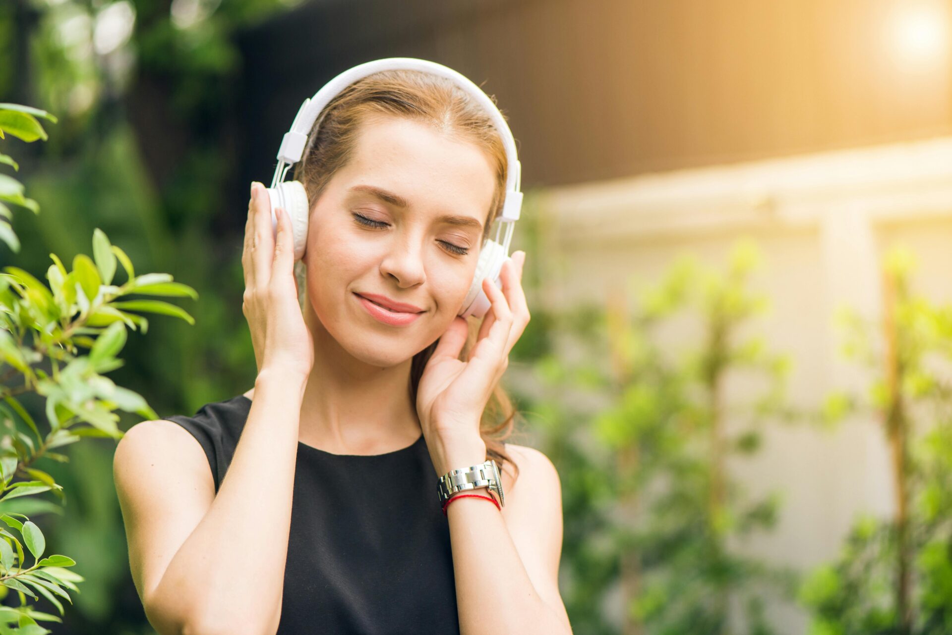 The Positive And Negative Effects of Music On Human Behaviour | Mind Voyage